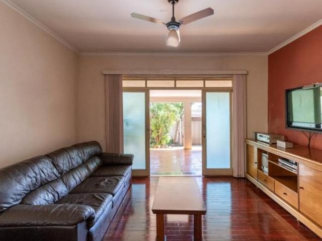 Casa tipo para venda com 3 quartos, sendo 2 suítes, 250m²