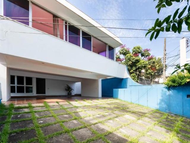 Casa tipo para venda com 3 quartos, sendo 2 suítes, 563m²