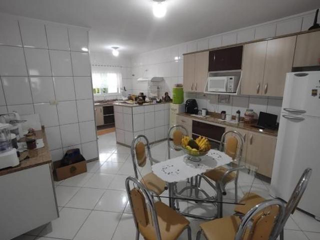 Casa tipo para venda com 3 quartos, sendo 3 suítes, 150m²