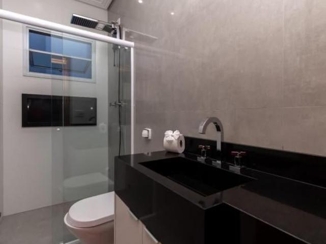 Casa tipo para venda com 3 quartos, sendo 3 suítes, 183m²