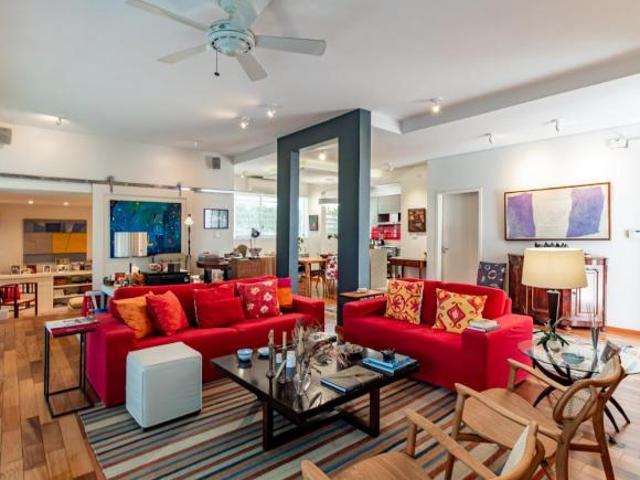 Casa tipo para venda com 3 quartos, sendo 3 suítes, 180m²