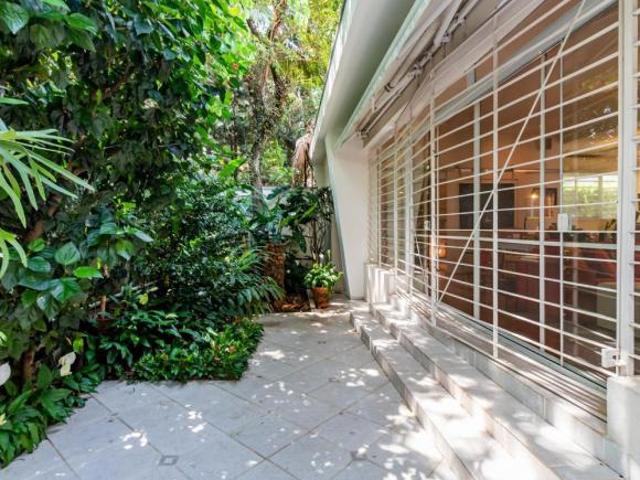 Casa tipo para venda com 3 quartos, sendo 3 suítes, 180m²