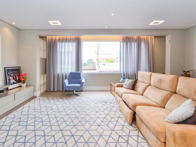 Casa tipo para venda com 3 quartos, sendo 3 suítes, 259m²