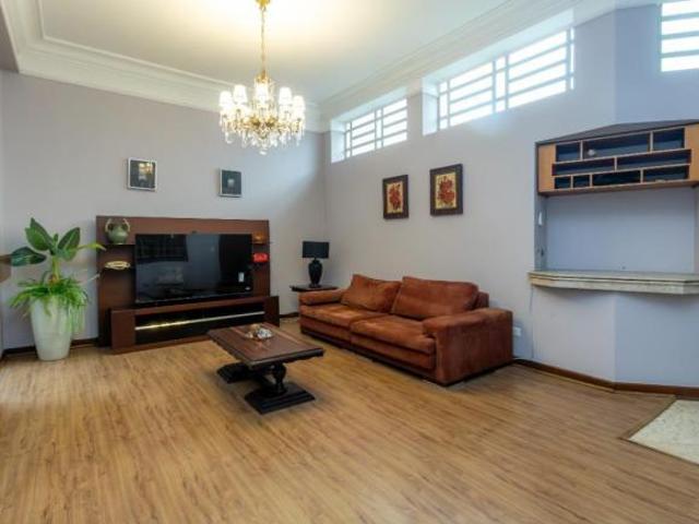 Casa tipo para venda com 3 quartos, sendo 3 suítes, 239m²