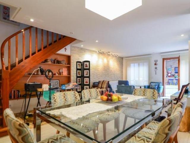 Casa tipo para venda com 3 quartos, 140m²