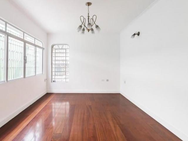 Casa tipo para venda com 3 quartos, 140m²