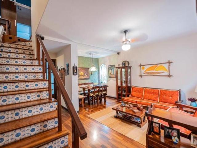 Casa tipo para venda com 3 quartos, 148m²