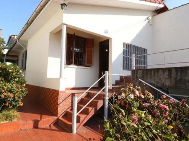 Casa tipo para venda com 3 quartos, 150m²