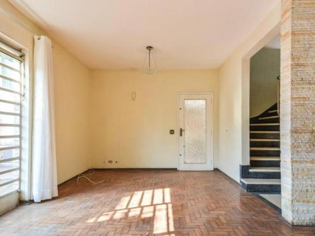 Casa tipo para venda com 3 quartos, 150m²