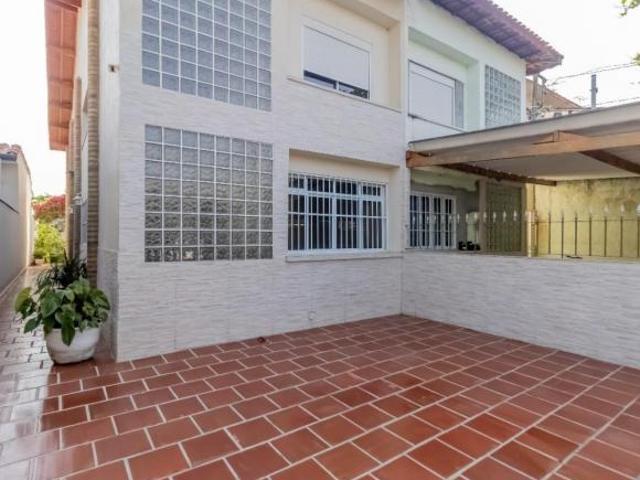 Casa tipo para venda com 3 quartos, 151m²
