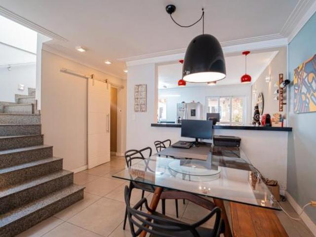 Casa tipo para venda com 3 quartos, 159m²