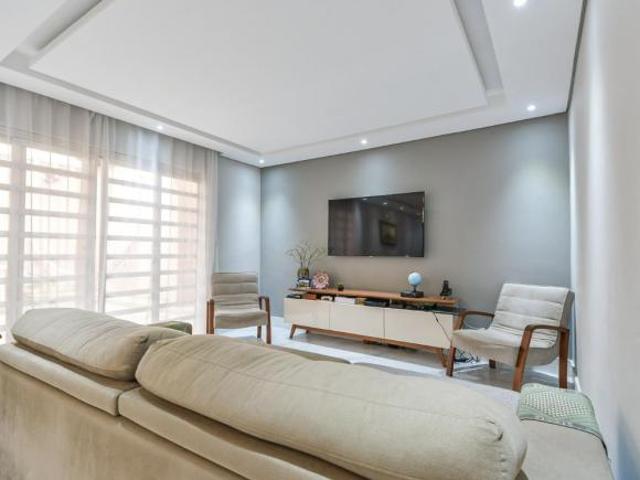 Casa tipo para venda com 3 quartos, 159m²