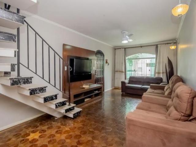 Casa tipo para venda com 3 quartos, 166m²