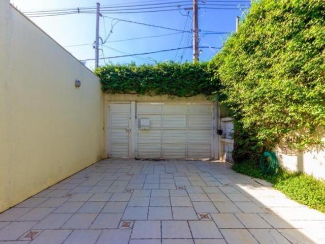 Casa tipo para venda com 3 quartos, 168m²