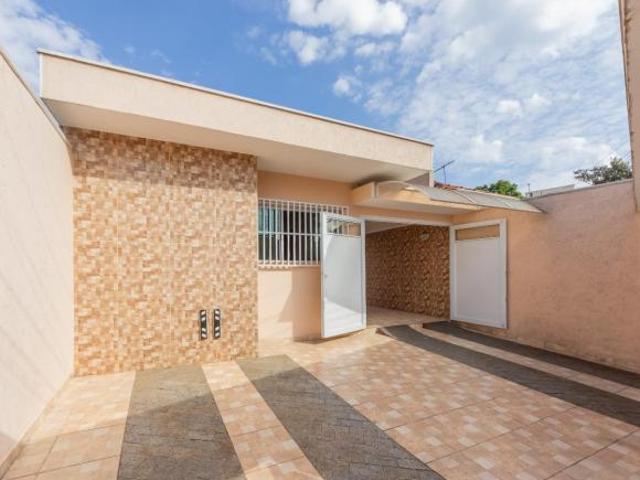 Casa tipo para venda com 3 quartos, 171m²