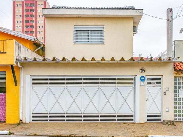 Casa tipo para venda com 3 quartos, 172m²