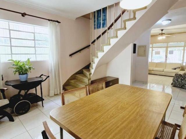 Casa tipo para venda com 3 quartos, 177m²