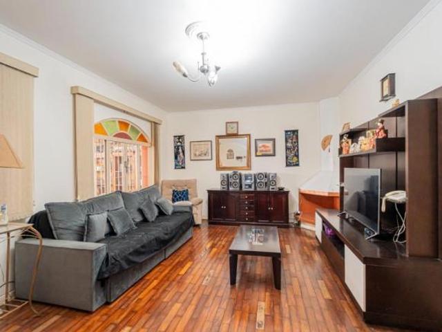 Casa tipo para venda com 3 quartos, 175m²