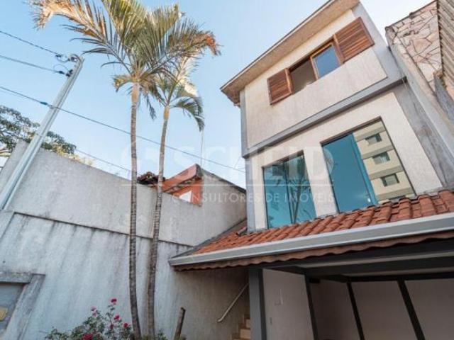 Casa tipo para venda com 3 quartos, 176m²