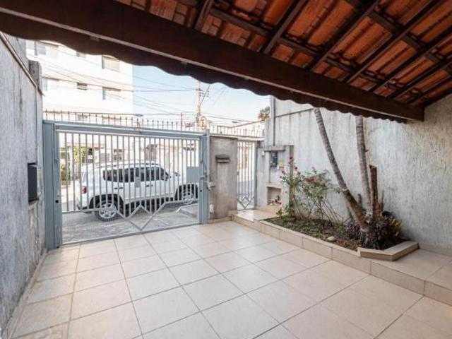 Casa tipo para venda com 3 quartos, 176m²