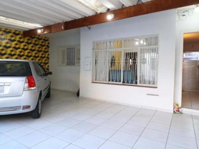 Casa tipo para venda com 3 quartos, 179m²