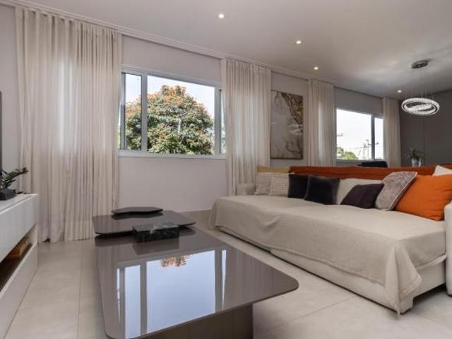 Casa tipo para venda com 3 quartos, 183m²