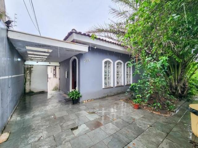 Casa tipo para venda com 3 quartos, 180m²