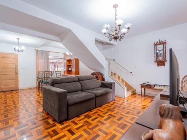 Casa tipo para venda com 3 quartos, 180m²