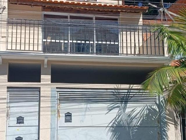 Casa tipo para venda com 3 quartos, 180m²