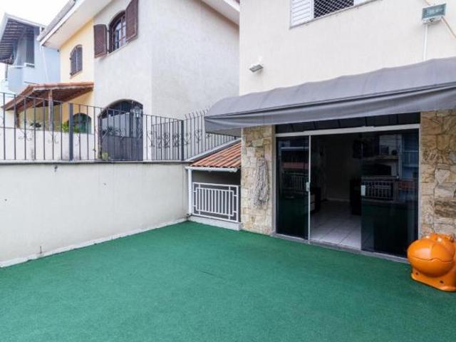 Casa tipo para venda com 3 quartos, 184m²