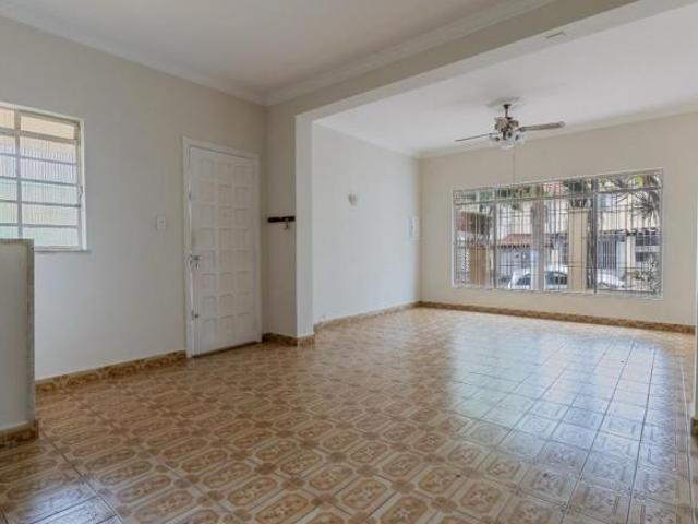 Casa tipo para venda com 3 quartos, 186m²
