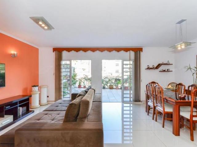 Casa tipo para venda com 3 quartos, 190m²