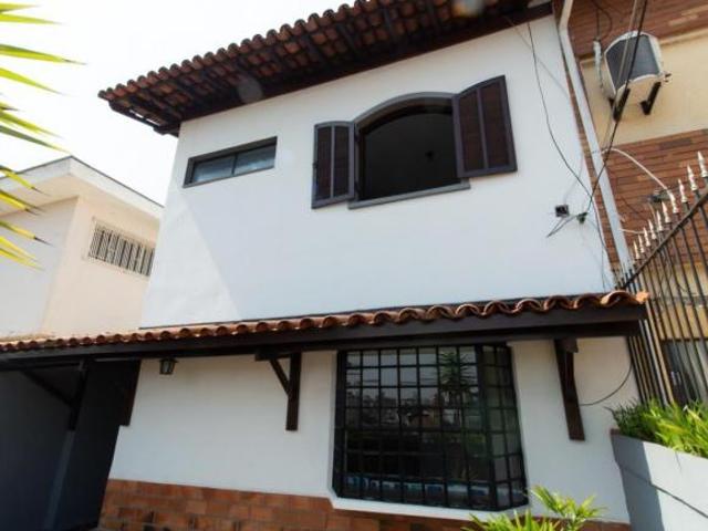 Casa tipo para venda com 3 quartos, 191m²
