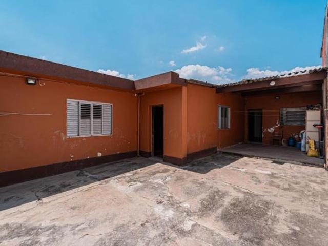 Casa tipo para venda com 3 quartos, 110m²