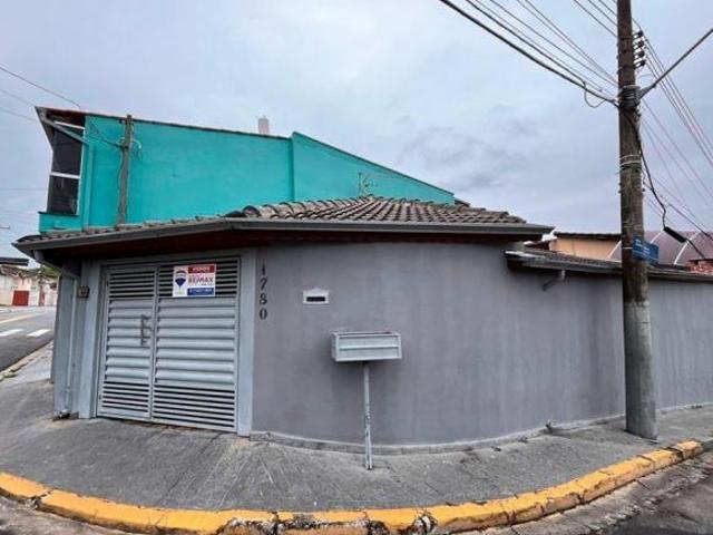 Casa tipo para venda com 3 quartos, 138m²
