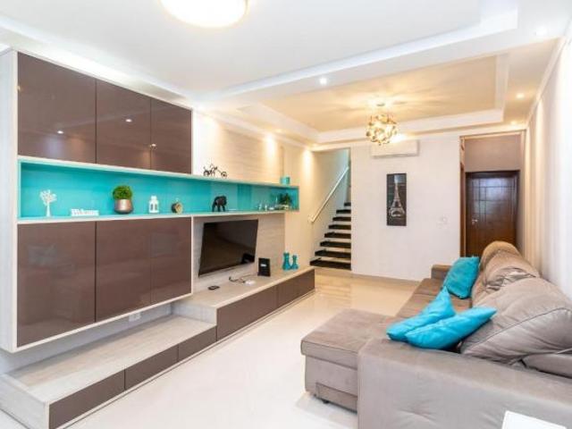 Casa tipo para venda com 3 quartos, 240m²