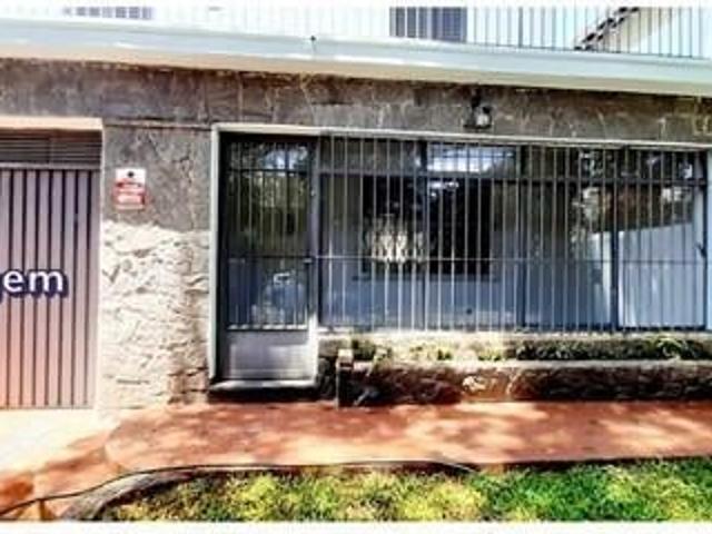 Casa tipo para venda com 3 quartos, 250m²