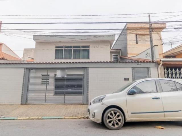 Casa tipo para venda com 3 quartos, 250m²