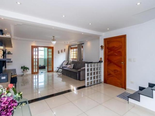 Casa tipo para venda com 3 quartos, 251.11m²