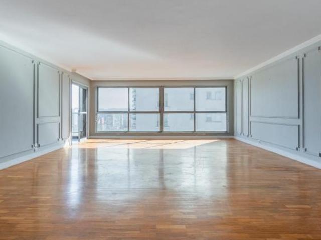 Casa tipo para venda com 3 quartos, 252m²
