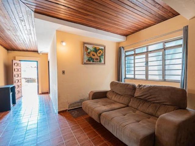 Casa tipo para venda com 3 quartos, 260m²