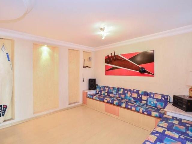 Casa tipo para venda com 3 quartos, 280m²