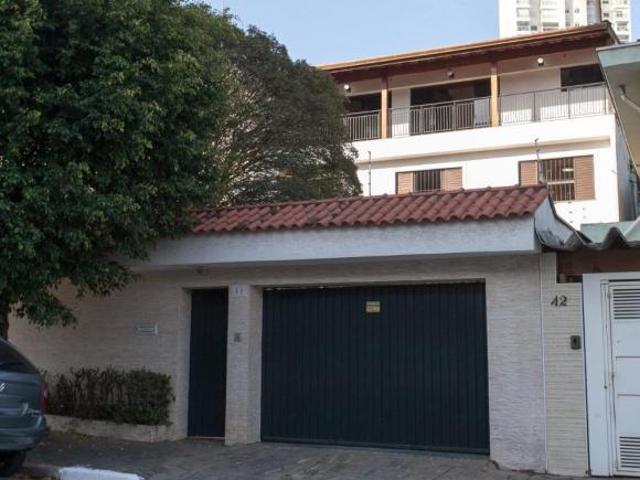 Casa tipo para venda com 3 quartos, 280m²