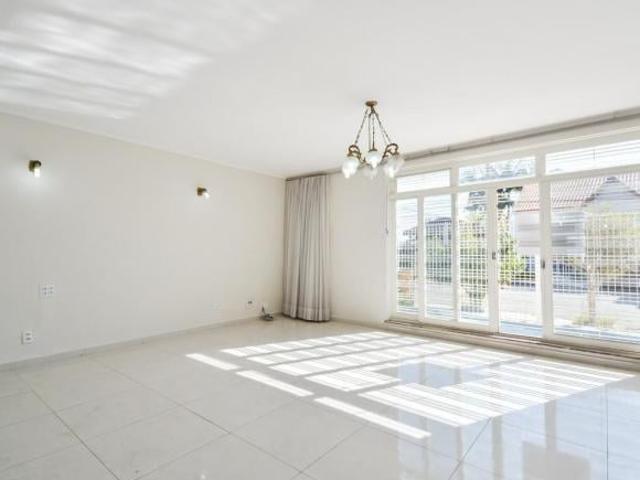 Casa tipo para venda com 3 quartos, 282m²