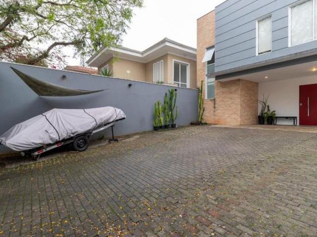 Casa tipo para venda com 3 quartos, 286m²