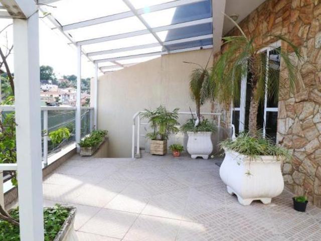 Casa tipo para venda com 3 quartos, 290m²