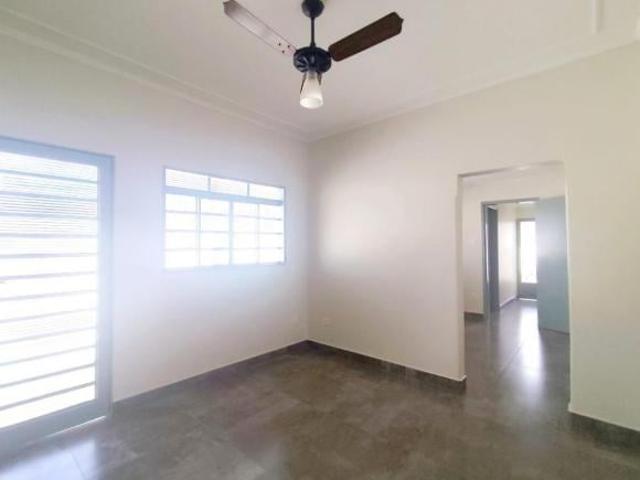 Casa tipo para venda com 3 quartos, 200m²