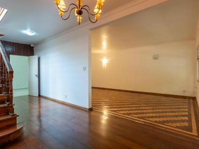 Casa tipo para venda com 3 quartos, 200m²