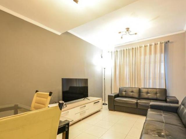 Casa tipo para venda com 3 quartos, 200m²
