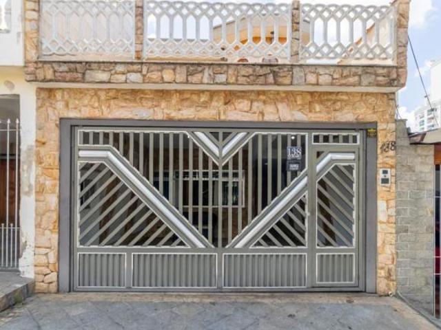 Casa tipo para venda com 3 quartos, 211m²